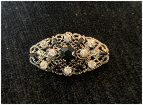 Vintage Czechoslovakia Filigree Metalwork brooch with… - Gem