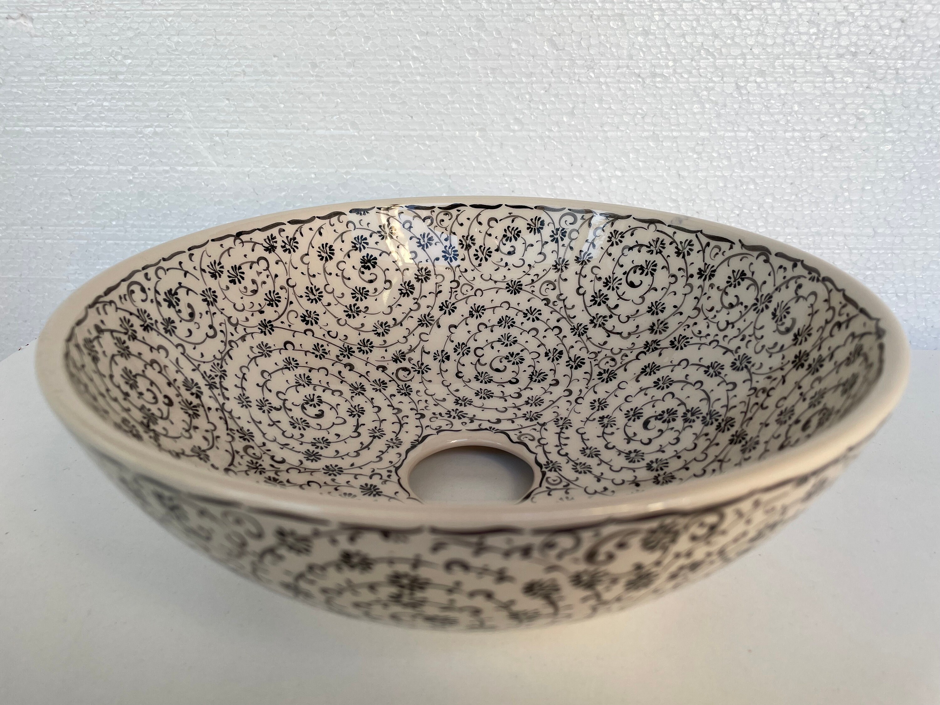 Bathroom Ceramic Black Circle Spiral Wash Basin, Bathroom Vessel Sink ...