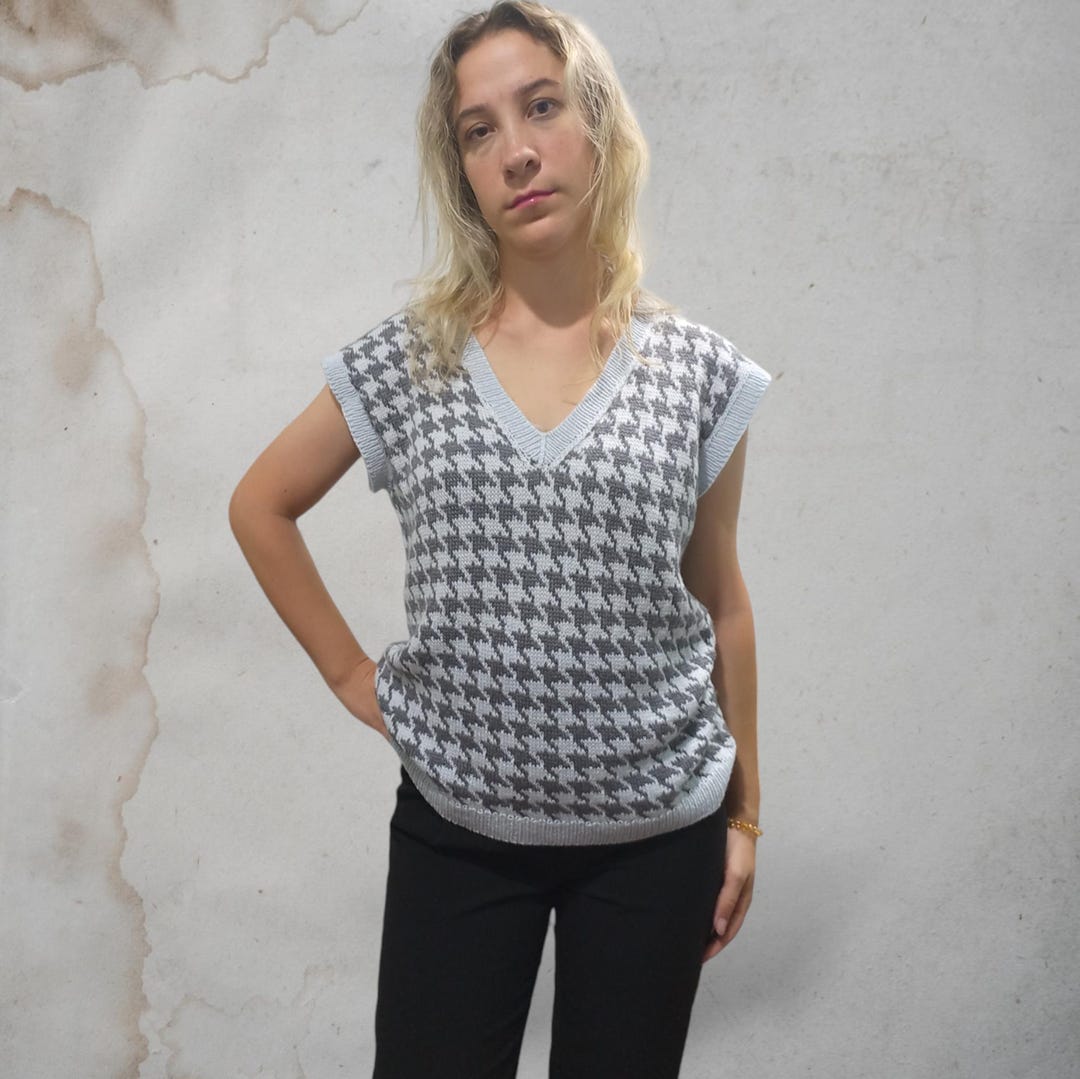 Women's Knitted Vest With Jacquard Houndstooth Pattern With V-shaped ...