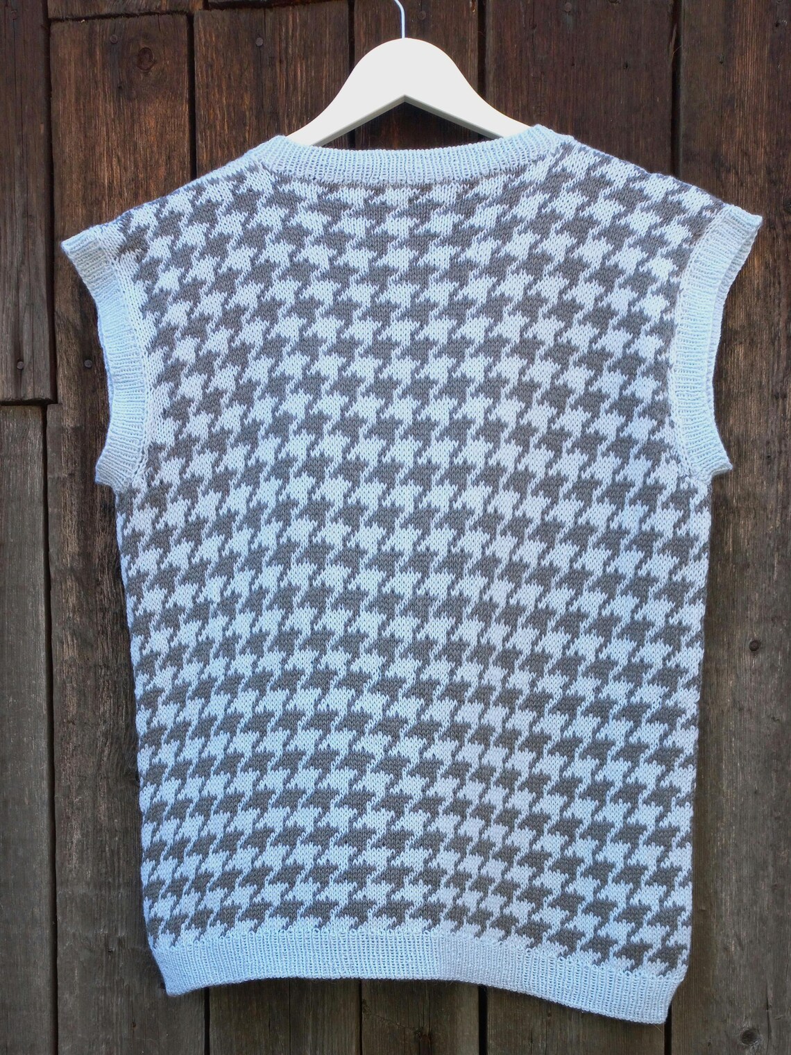 Women's Knitted Vest With Jacquard Houndstooth Pattern With V-shaped ...