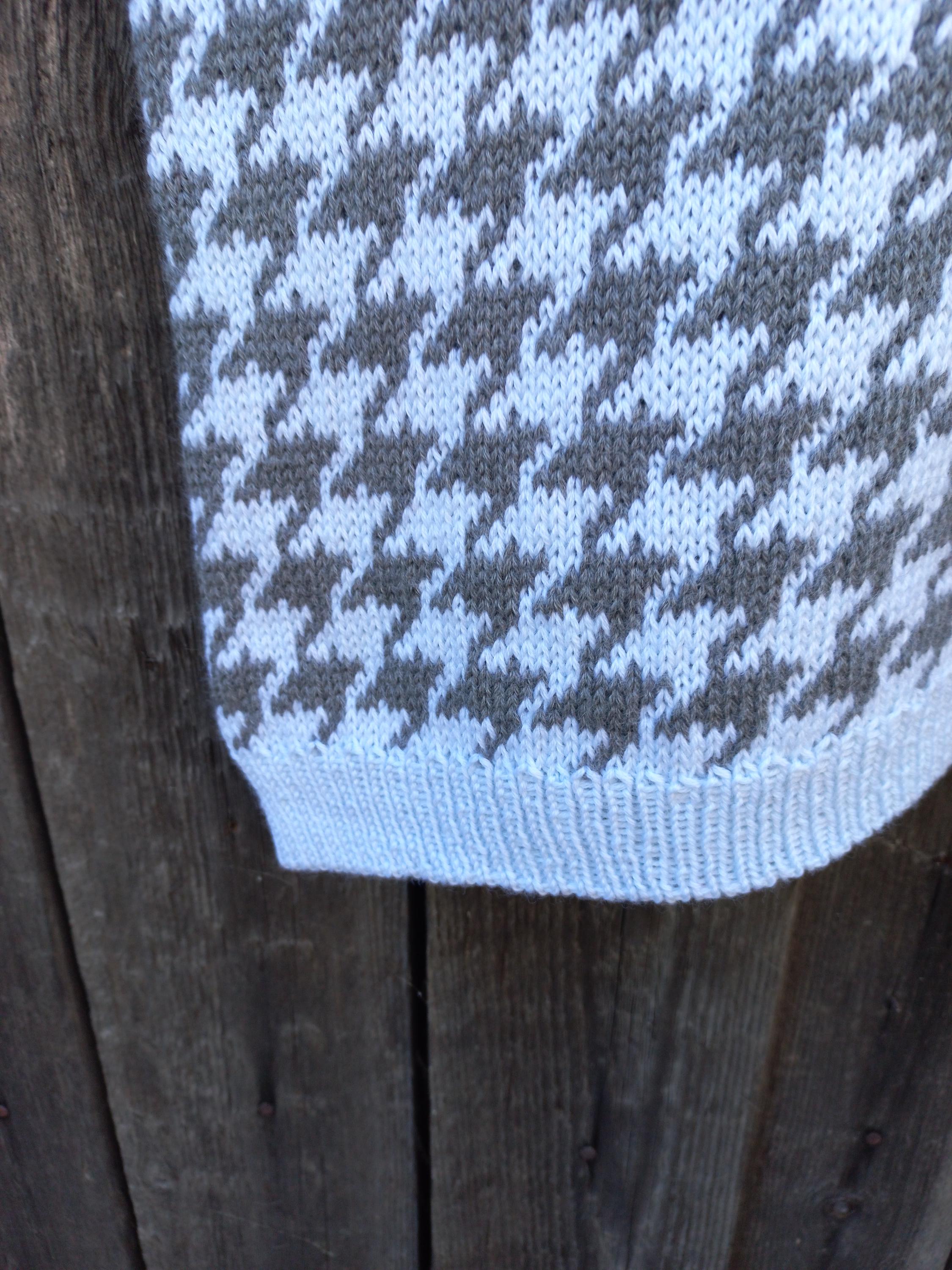Women's Knitted Vest With Jacquard Houndstooth Pattern With V-shaped ...