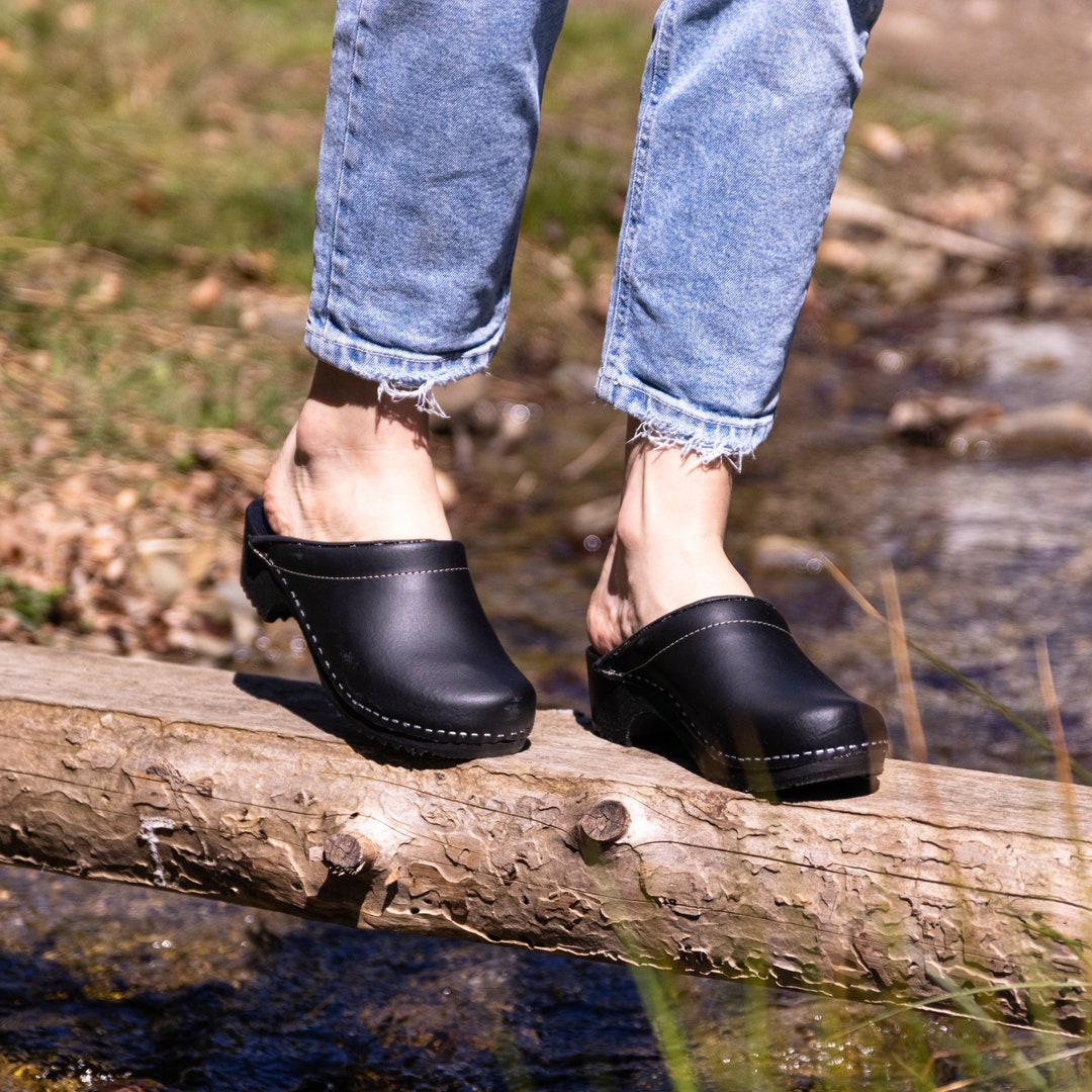 Health Clogs - Black Medical Footwear With Comfortable Wooden Soles ...