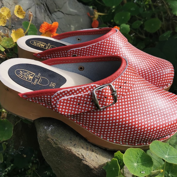Red Clogs - Etsy