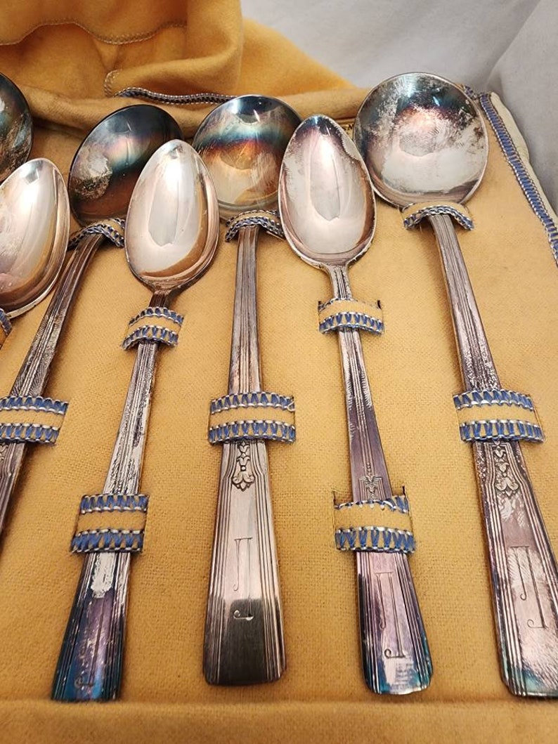 WM Rogers MFG Co Extra Plate Silverware Set in Cary Case 12 Settings ...