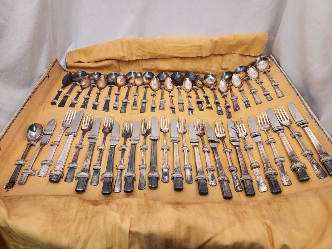 WM Rogers MFG Co Extra Plate Silverware Set in Cary Case 12 Settings ...