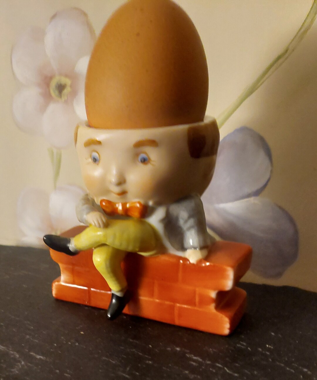 A Rare Collectable Porcelain Humpty Dumpty Egg Cup. Child's Easter Gift ...