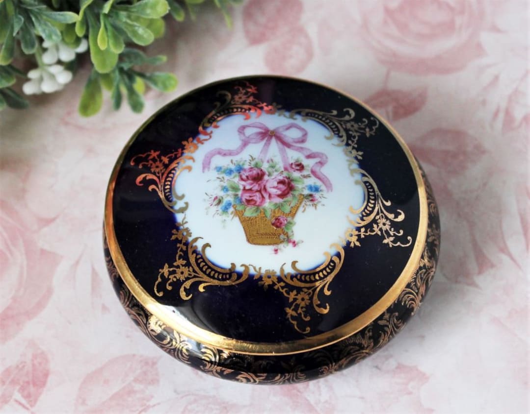LIMOGES Castel France Small Round Porcelain Box W/ Lid Vintage Hand ...