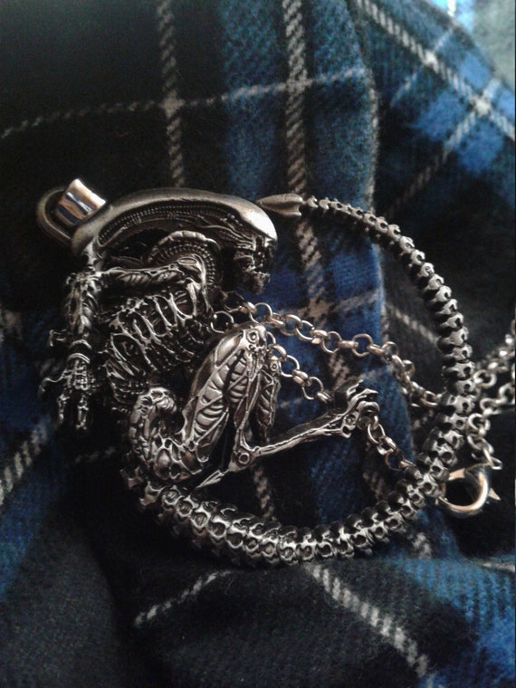 Alien Xenomorph Pendant Necklace - Etsy