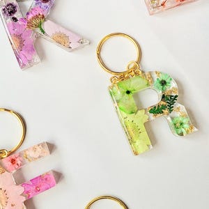 Initial Resin Keyring: Handmade Dried Flower Letter Keychain - Etsy