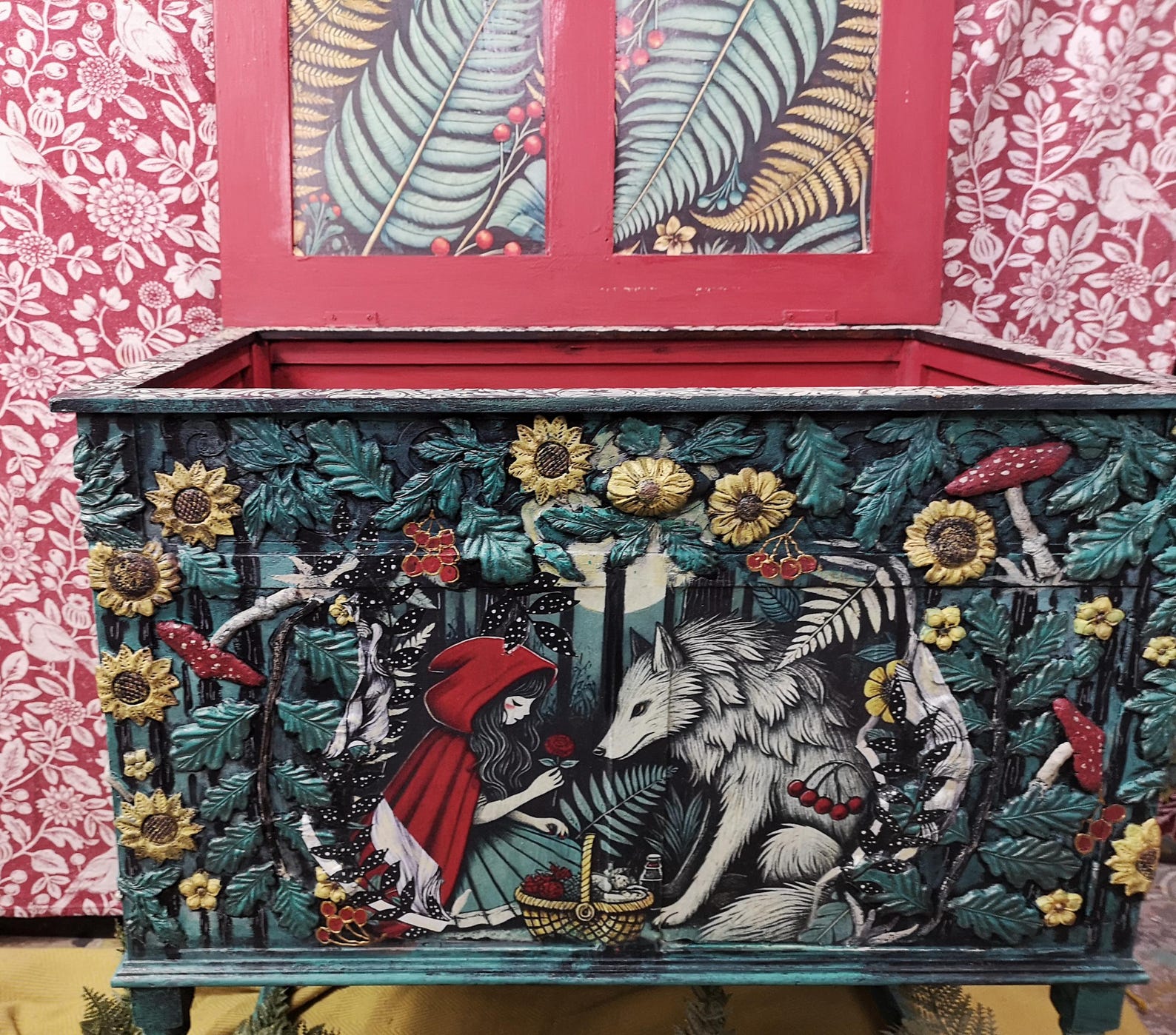 Upcycled Gramophone Storage Chest: Little Red Riding Hood Design - Etsy UK