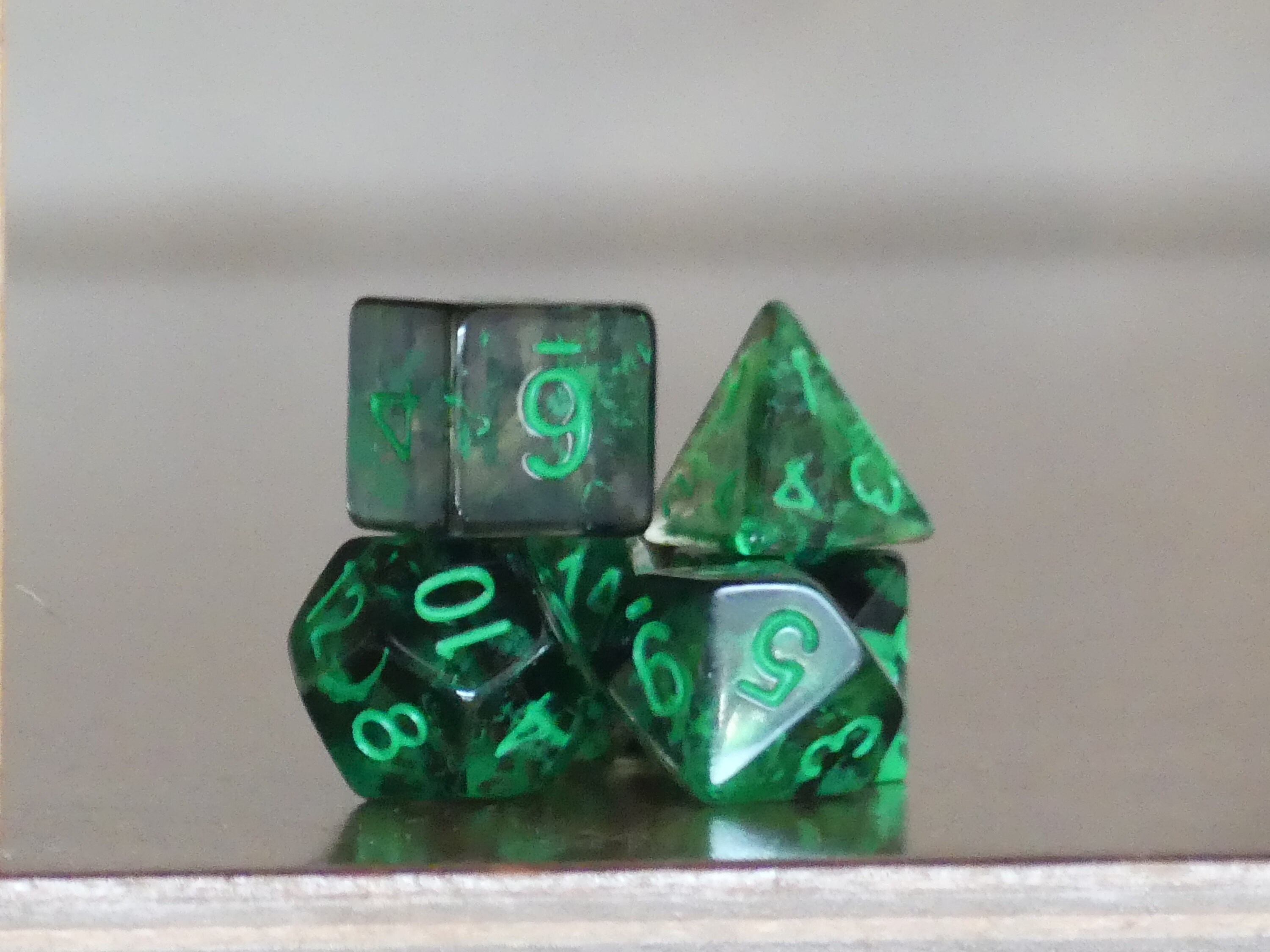 ALIEN DICE Handmade Resin 7 Dice Set for DnD Pathfinder | Etsy