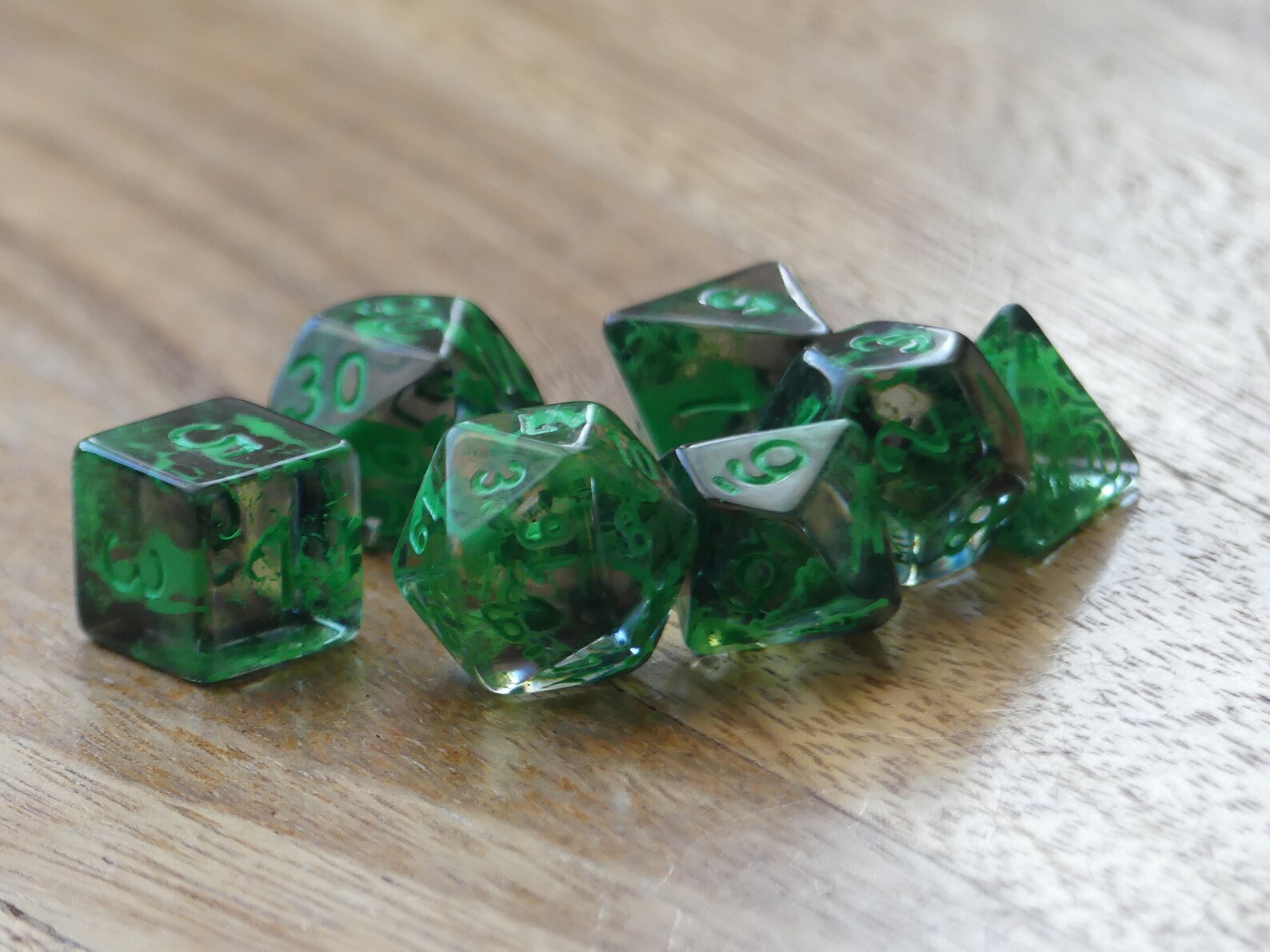 ALIEN DICE Handmade Resin 7 Dice Set for Dnd Pathfinder - Etsy