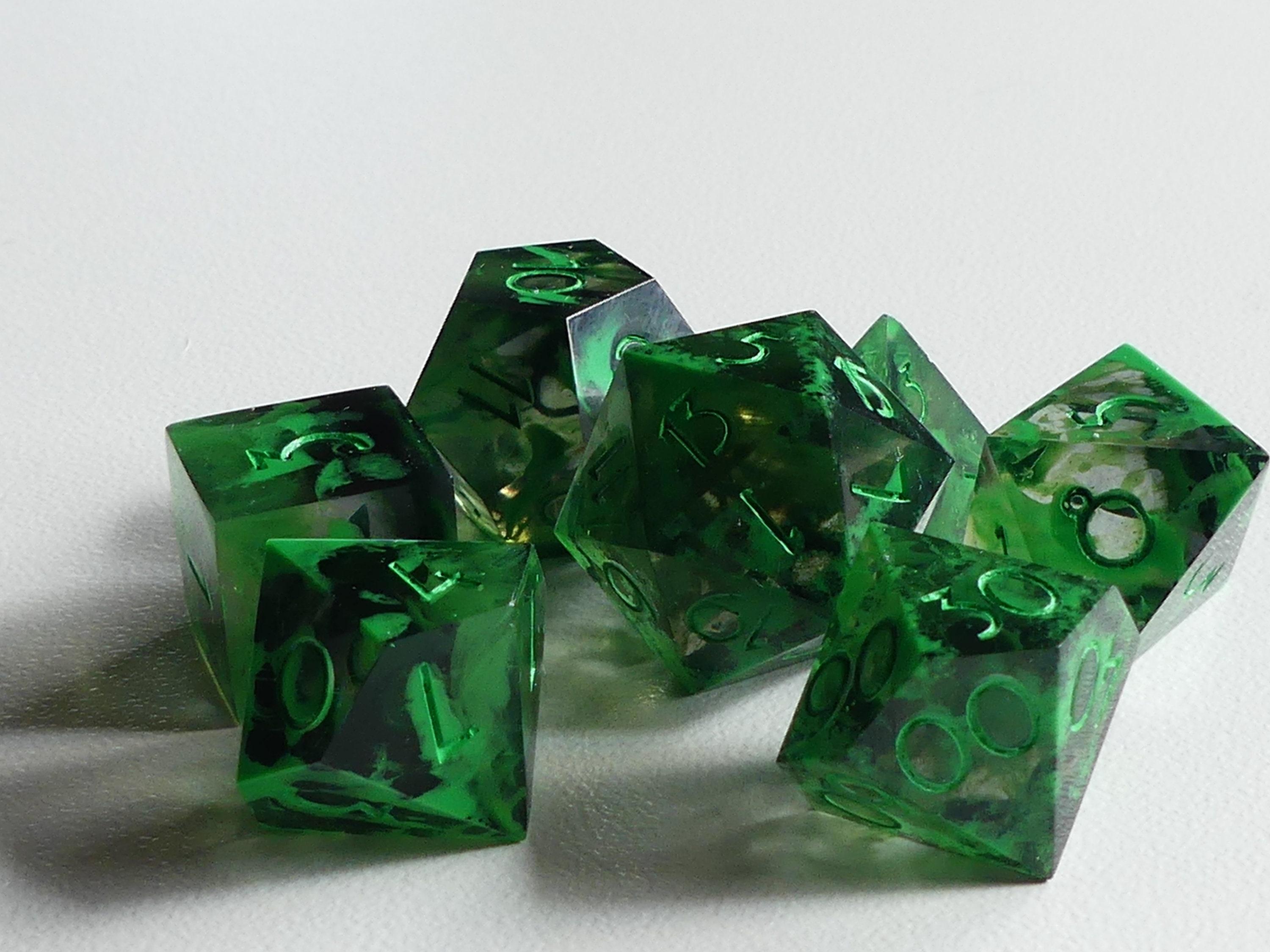 ALIEN DICE Handmade Resin 7 Dice Set for Dnd Pathfinder - Etsy Sweden