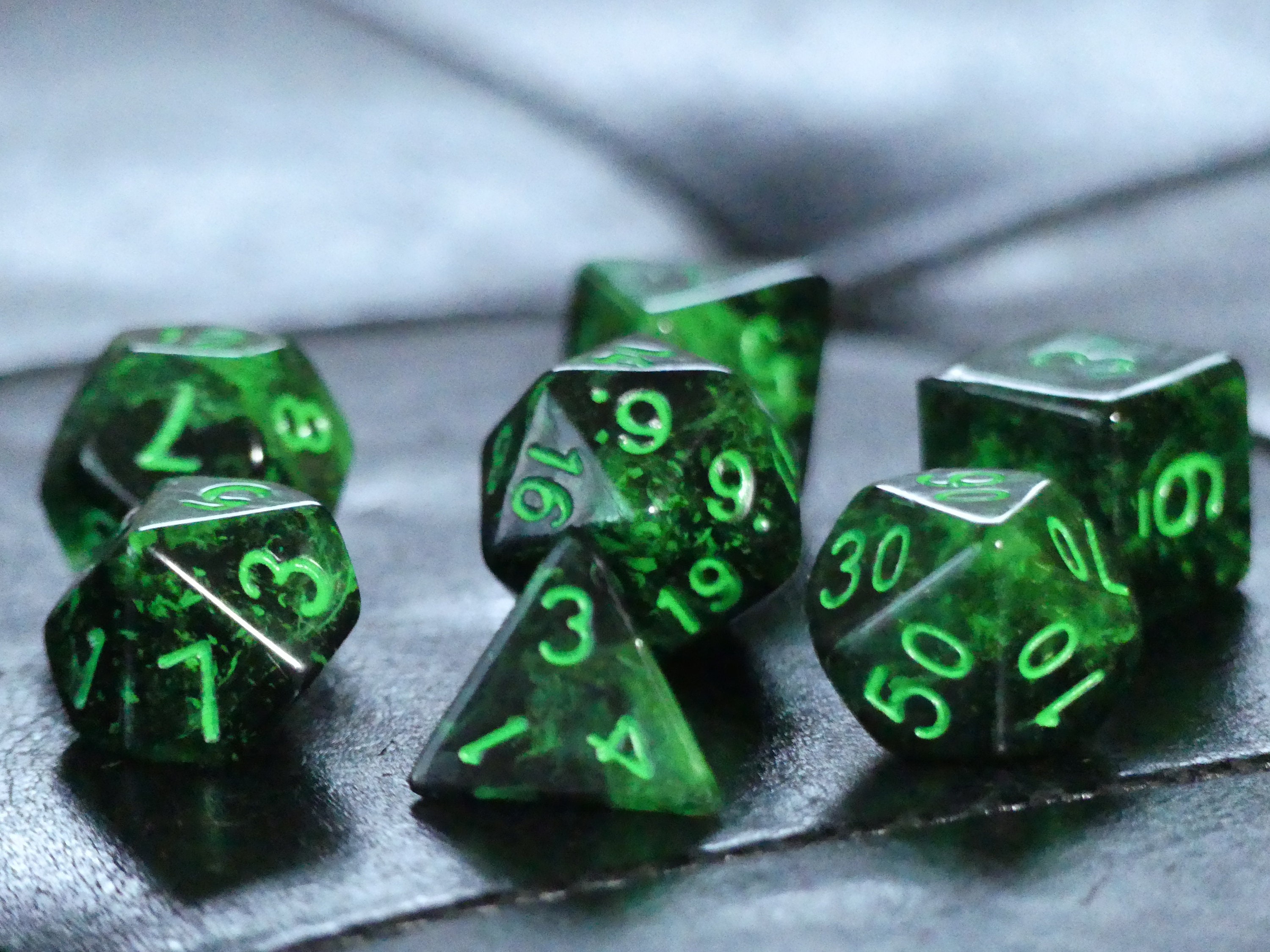 ALIEN DICE Handmade Resin 7 Dice Set for DnD Pathfinder | Etsy