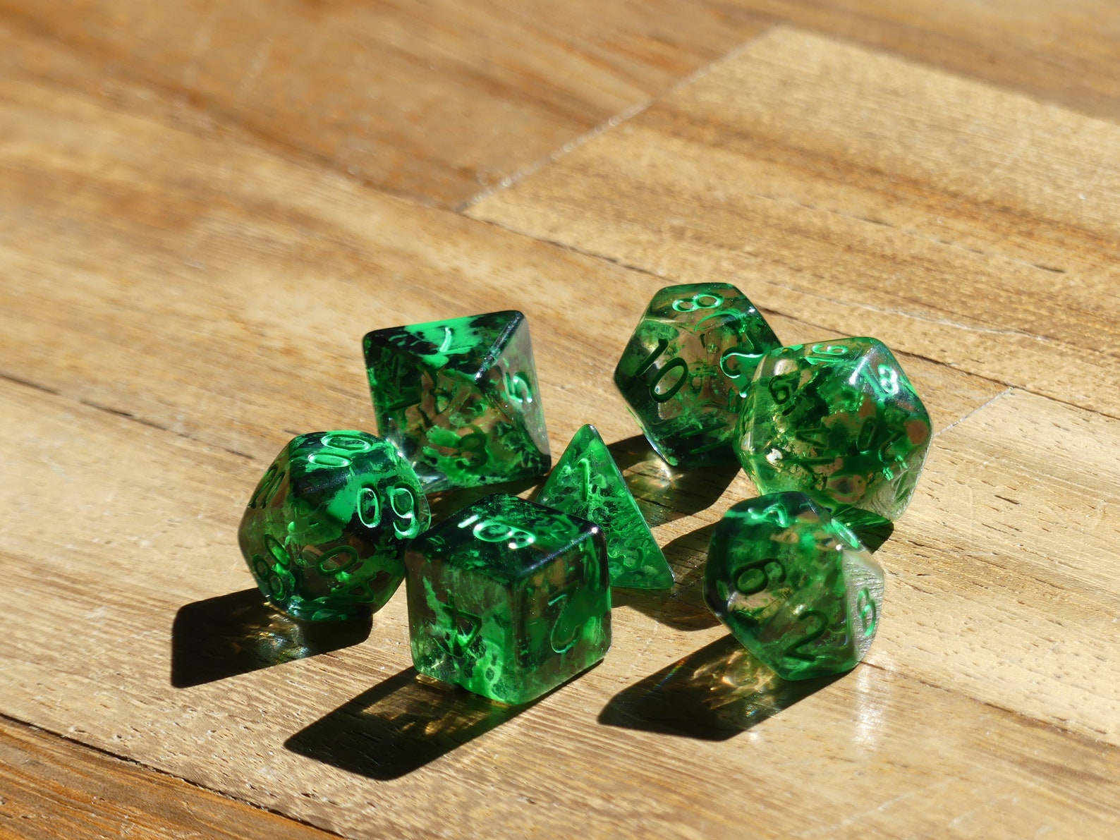 ALIEN DICE Handmade Resin 7 Dice Set for Dnd Pathfinder - Etsy