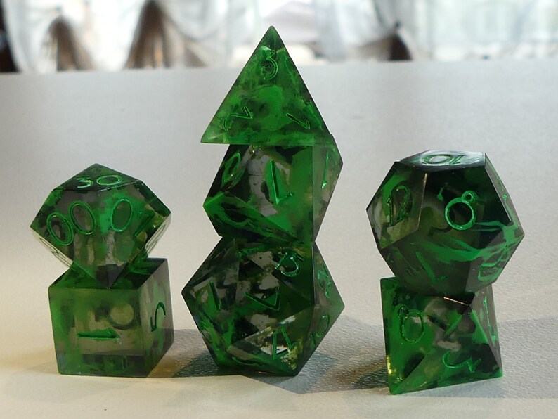 ALIEN DICE Handmade Resin 7 Dice Set for Dnd Pathfinder - Etsy