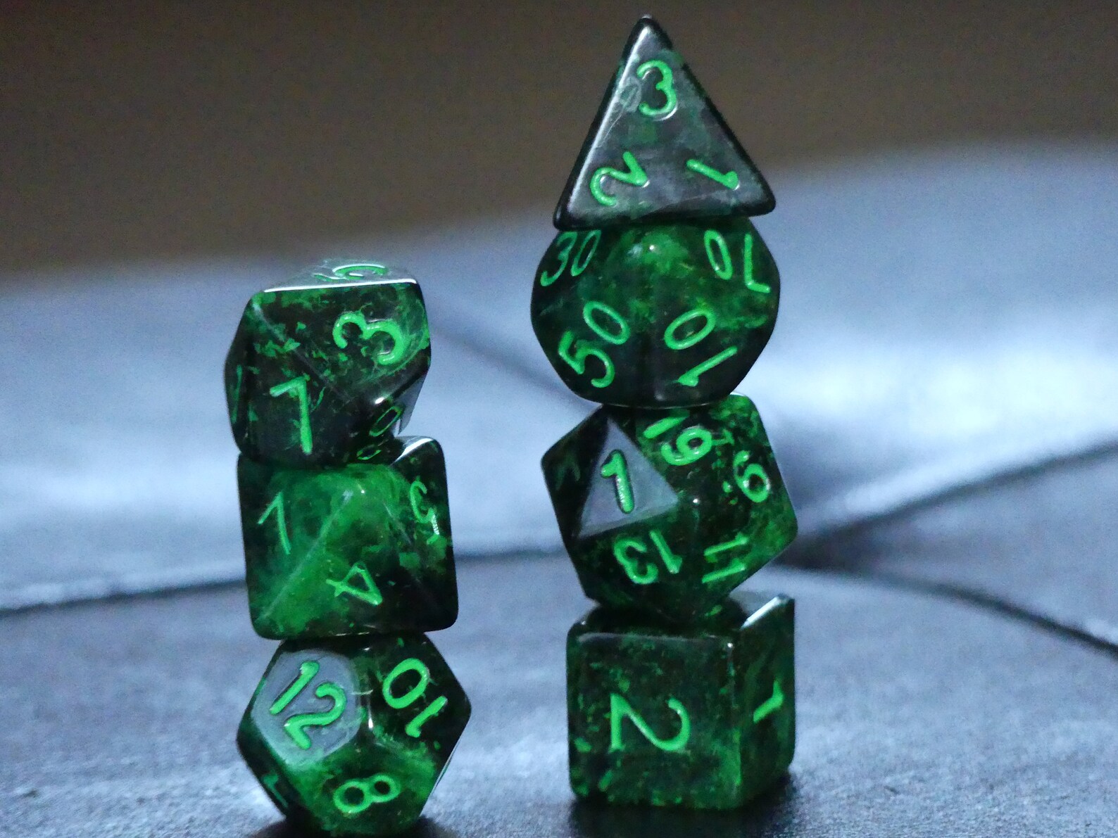 ALIEN DICE Handmade Resin 7 Dice Set for DnD Pathfinder | Etsy