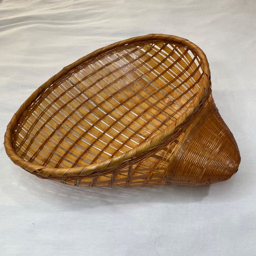 Vintage 70s Wicker Rattan Woven Shell Shaped Basket Decor 13" - Etsy