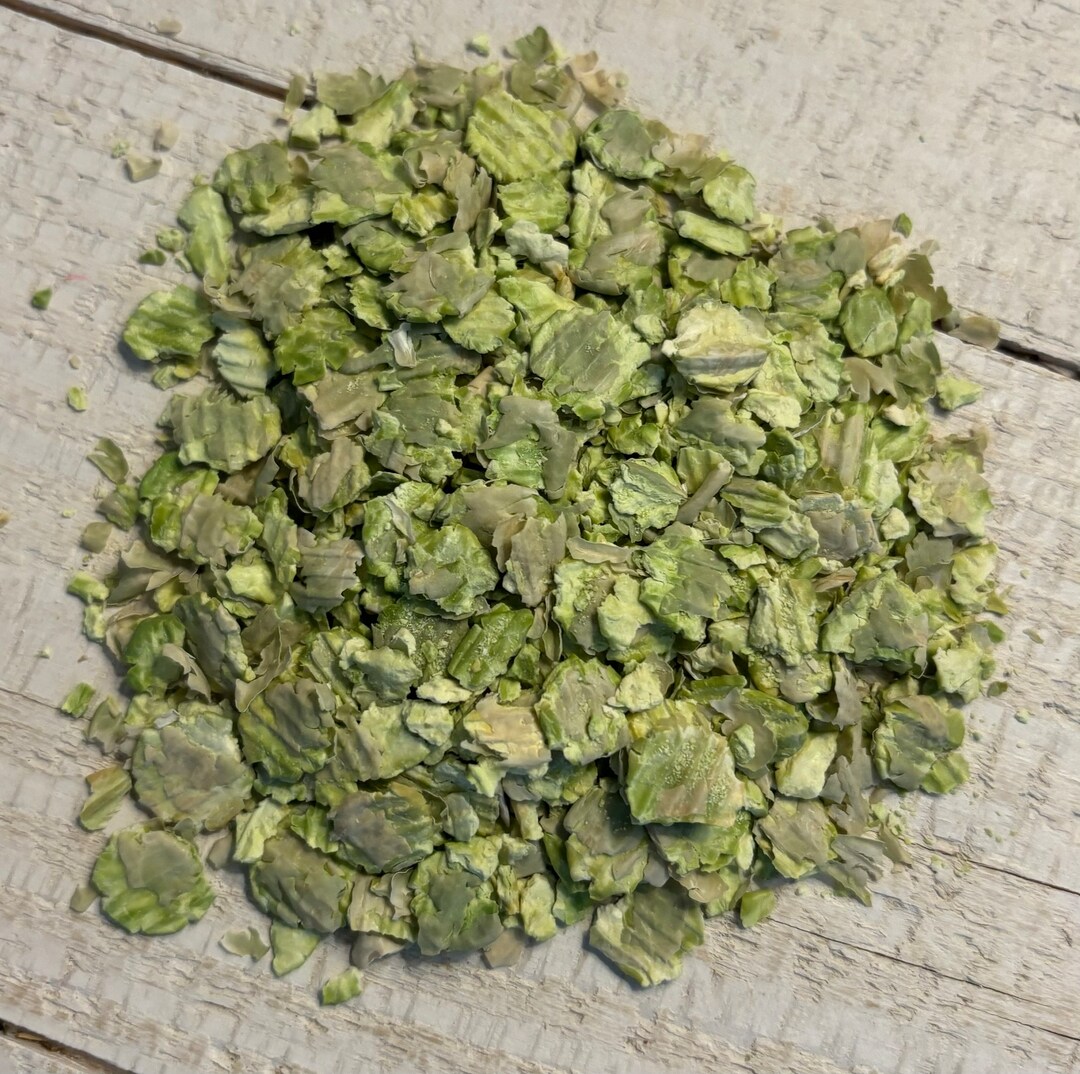 Wavy peatato Chips pea Flakes All Natural Hay Topper Forage Enrichment ...