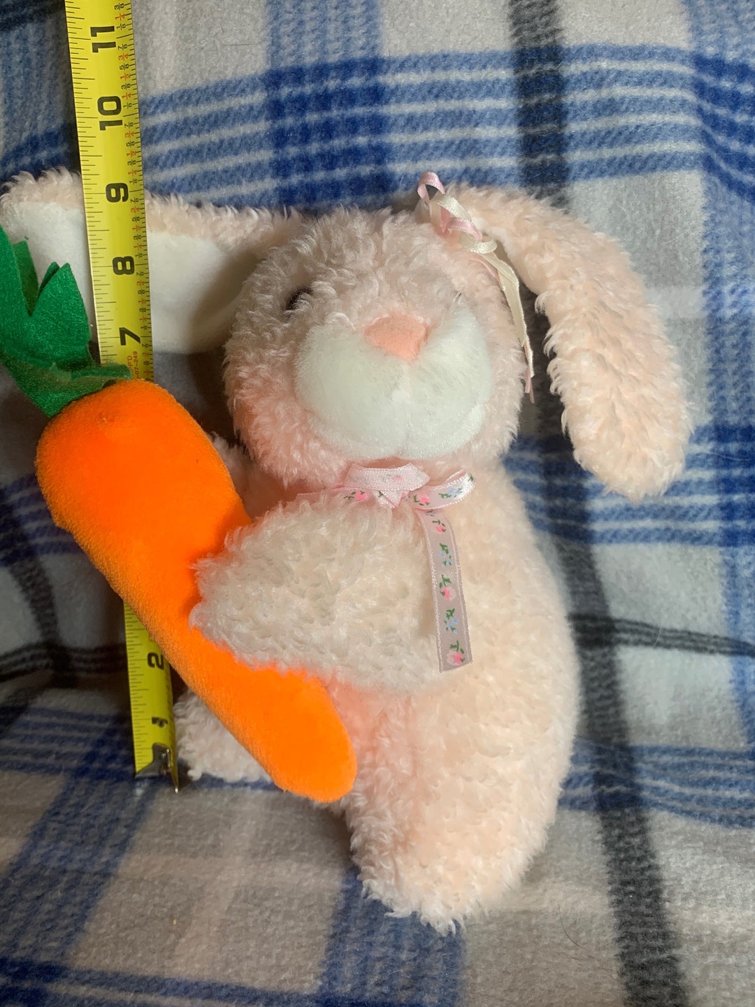 Pink Kellytoy Pink Easter Bunny Rabbit Holding A Big Carrot. Adorable ...