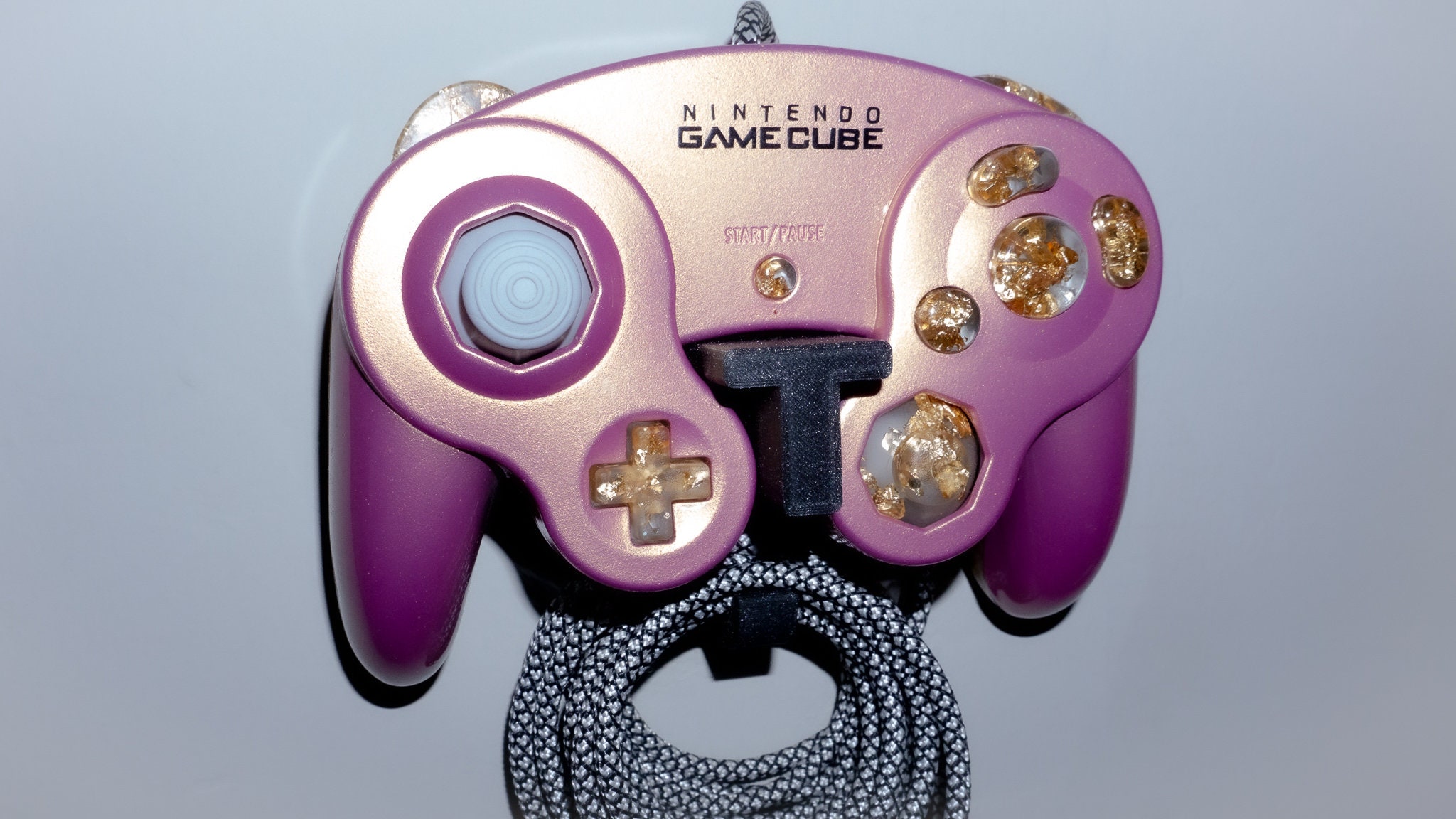 3D Printed GameCube Controller Wall Mount — SELSTOR CONTROLLERS