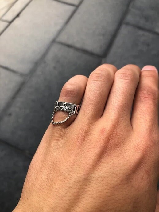 Vivienne Westwood alucinando chain link ring