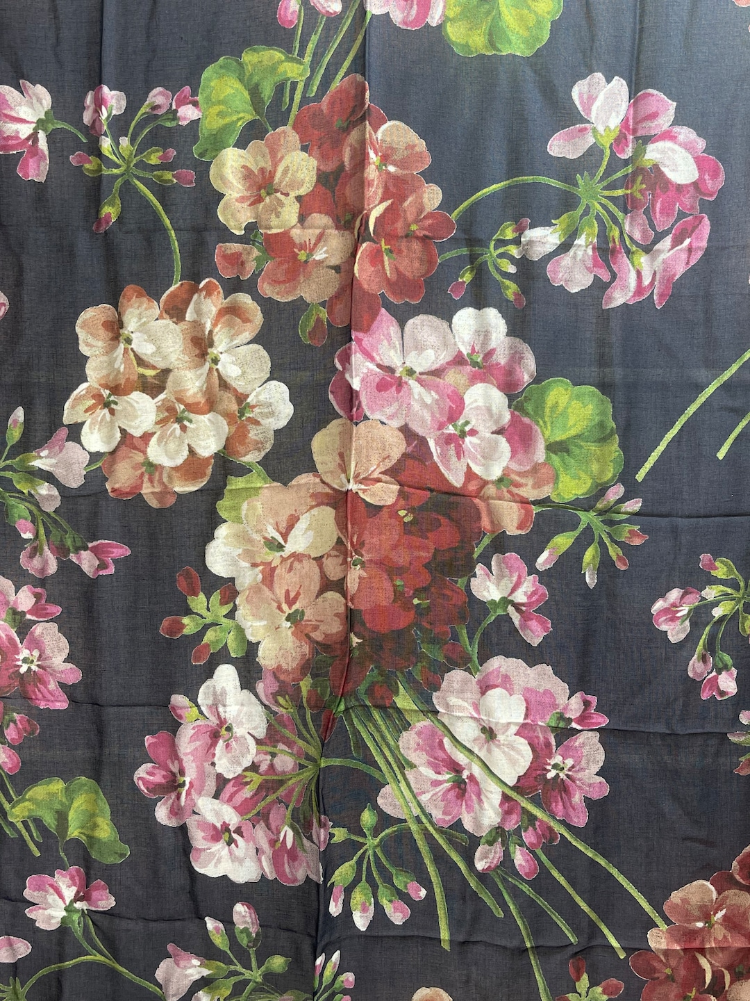 Gucci Modal Cloth Blooms Black Pink Carre Geant 140 Cm Schaltuch ...