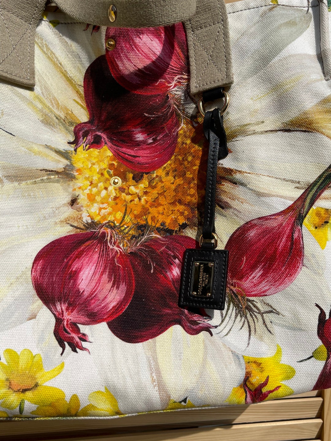 Dolce and Gabbana Runway Onion and Daffodil Collection Onion and ...