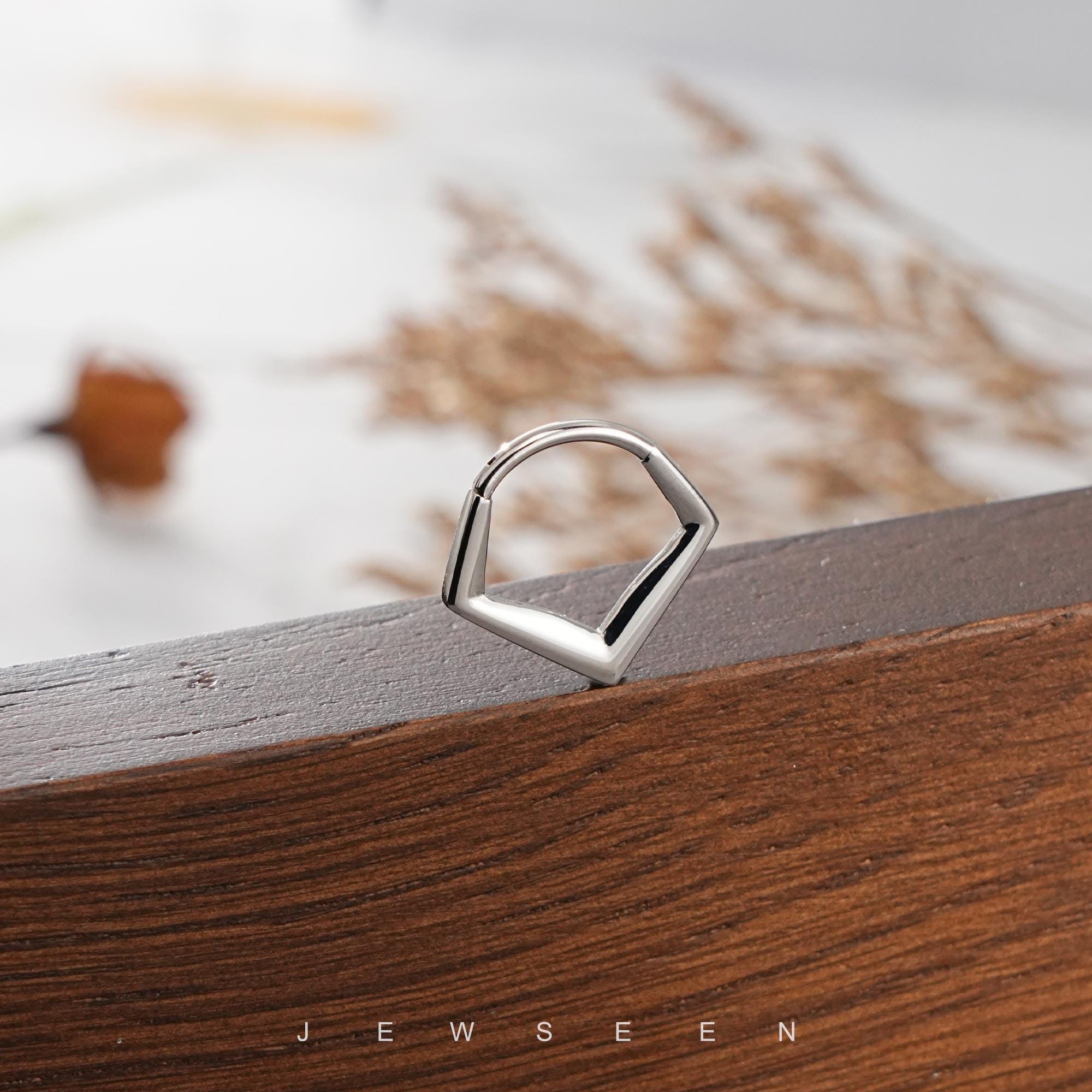 16G Titanium V-shaped Septum Clicker/septum Jewelry/nose Clicker/16g ...