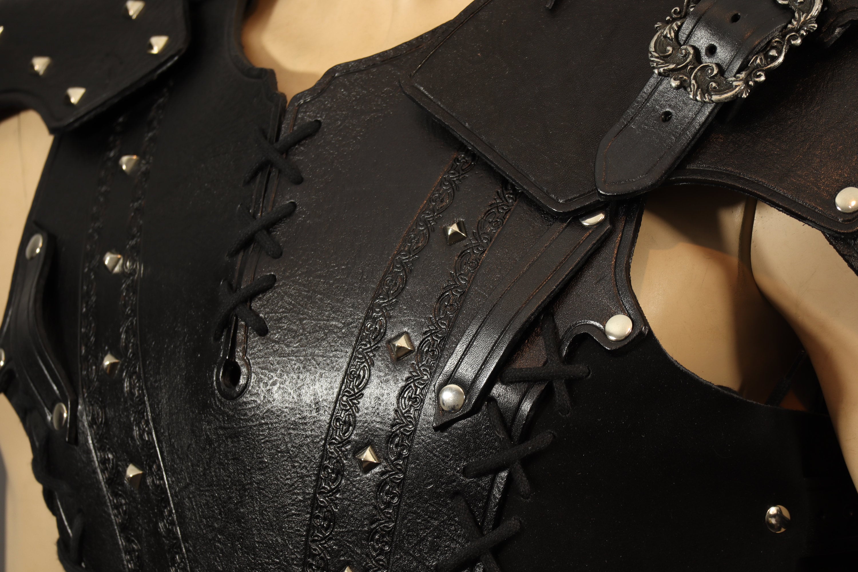 Witcher Rogue Armor With Tasset and Pair of Bracers - Etsy