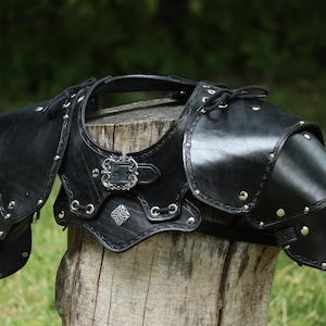 Pauldrons Classic Set - Leather LARP Shoulder Protection - Etsy
