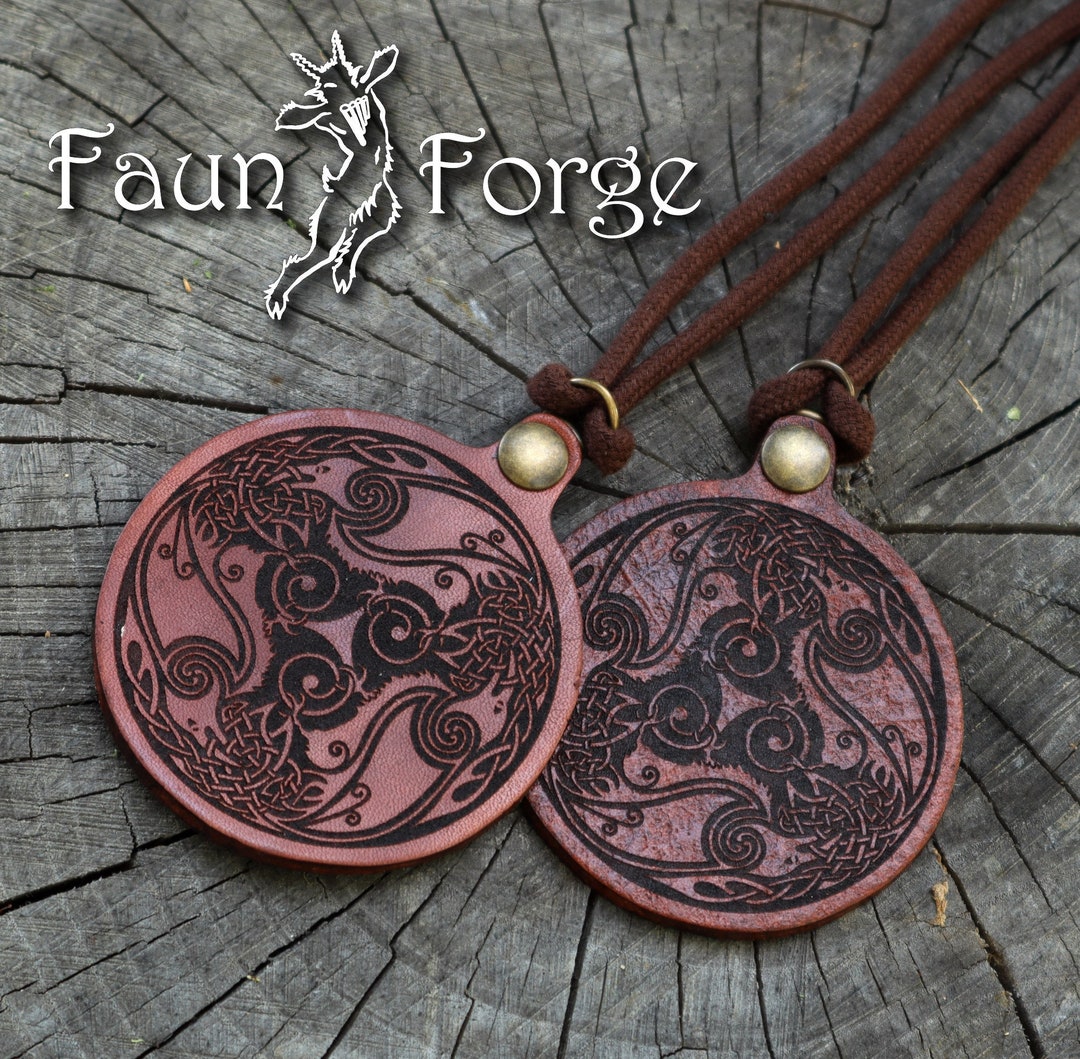 Medalion Badge - Custom Engraveing - Witcher Morrigan Triskel - Leather ...