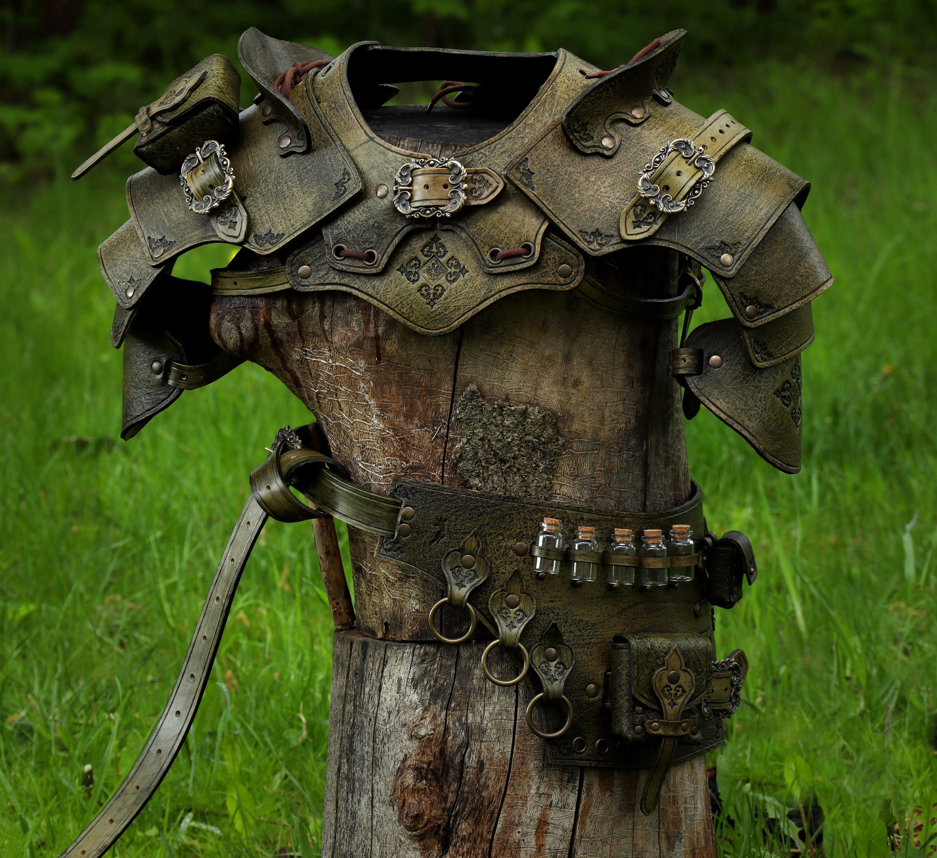 Alchemist Druid Pauldrons Set With Gorget and Belt - Etsy UK