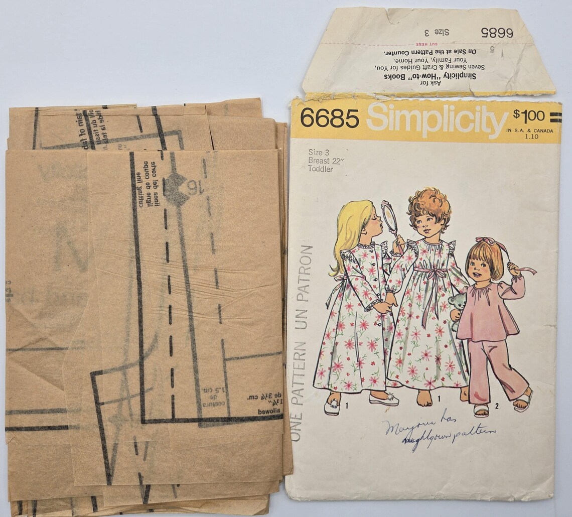 Simplicity 6685 Toddler's Robe, Nightgown and Pajamas, Cut/incomplete ...