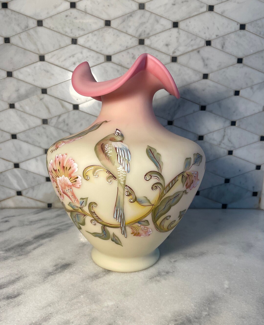 Vintage Fenton Art Large Glass Burmese Queen's Bird Vase Connoisseur ...