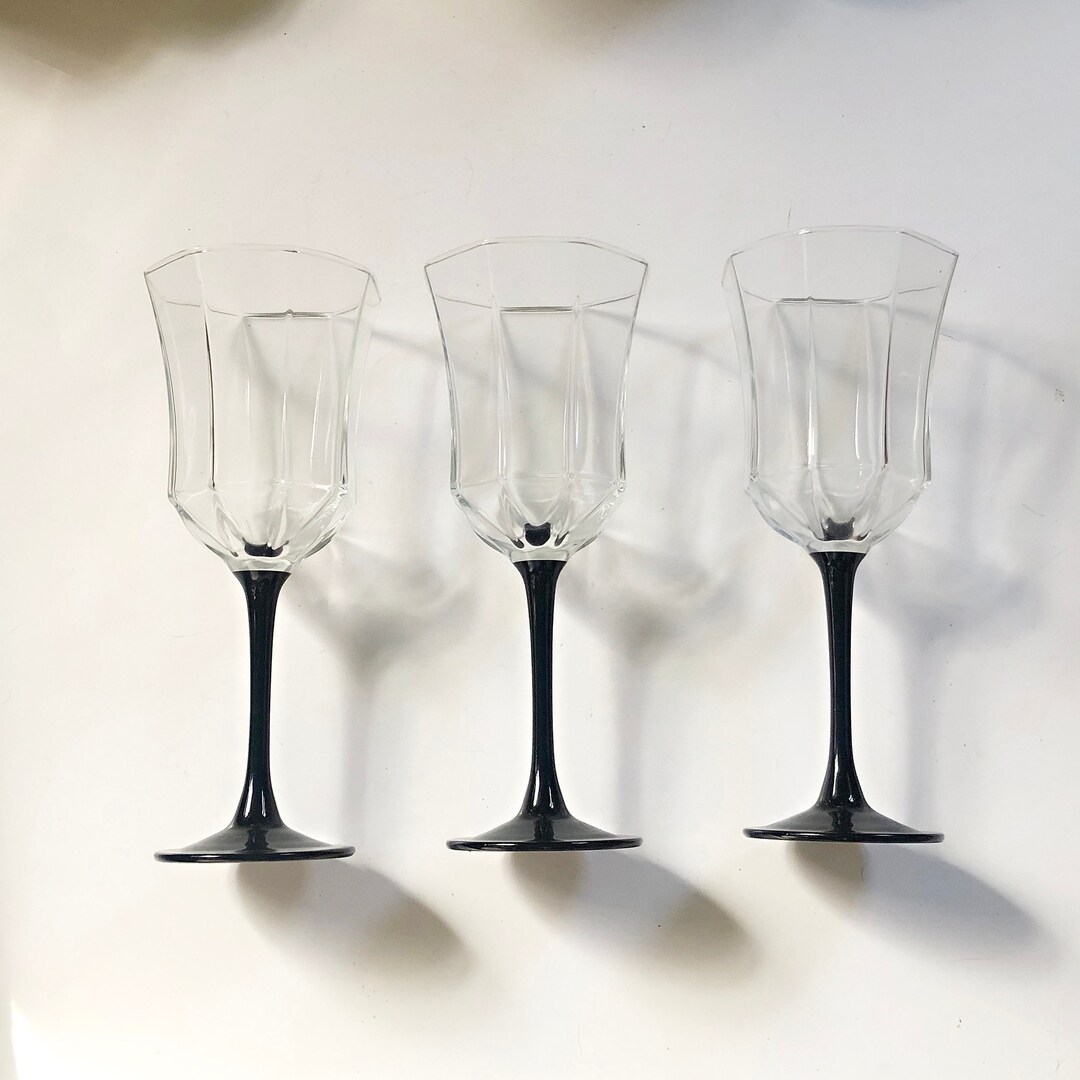 Luminarc Clear Glass Wine Goblets W/ Black Stem Set of 2 || Made in ...