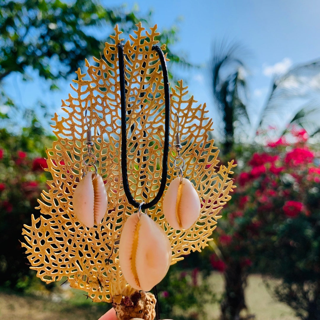 Atlantic Cowrie Puka Shell Set Necklace and Earrings - Etsy