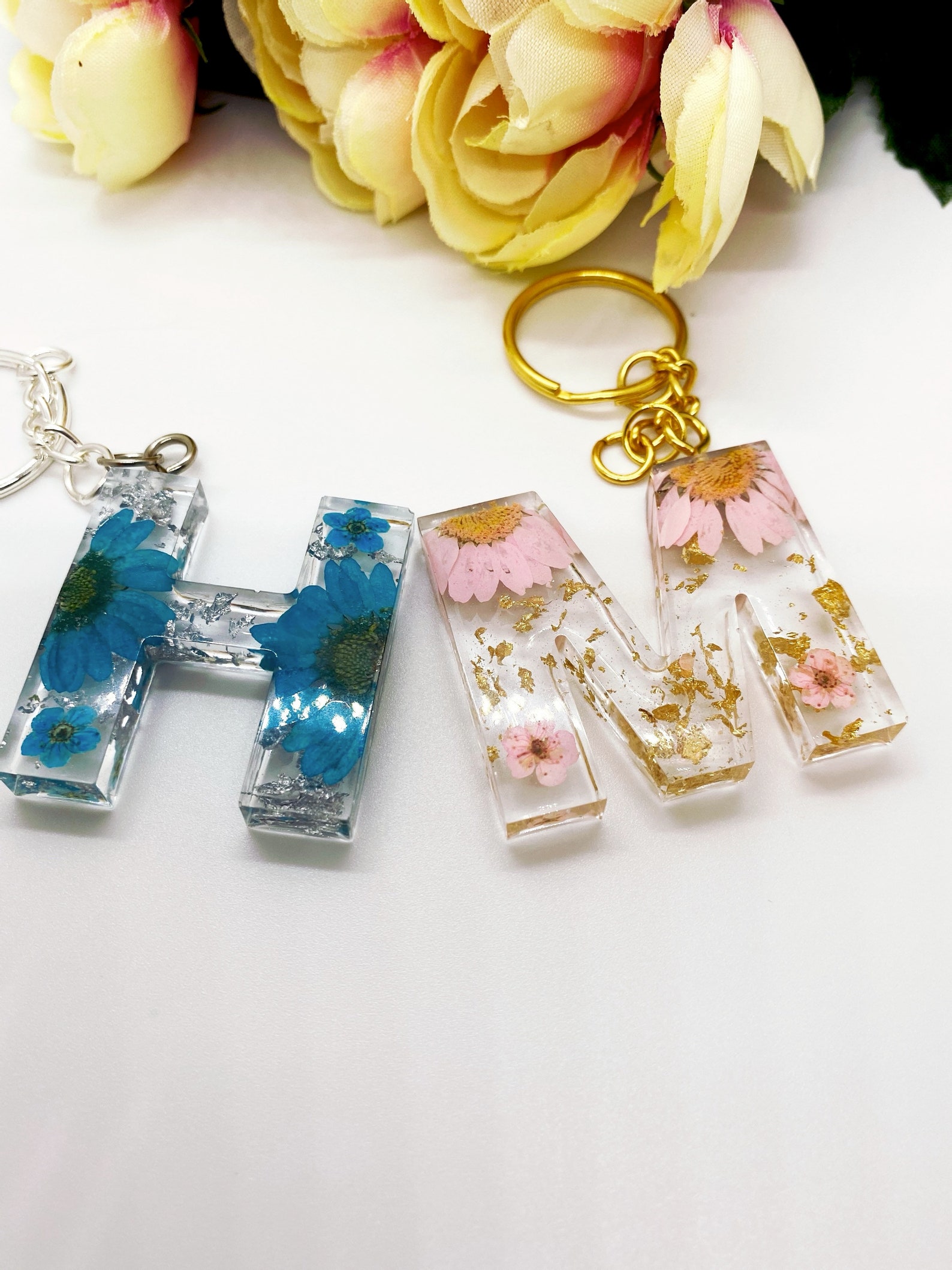 Handmade Resin Initial Keychain / A Z / Pressed Flowers / | Etsy Handmade Resin Initial Keychain / A Z / Pressed Flowers / | Etsy