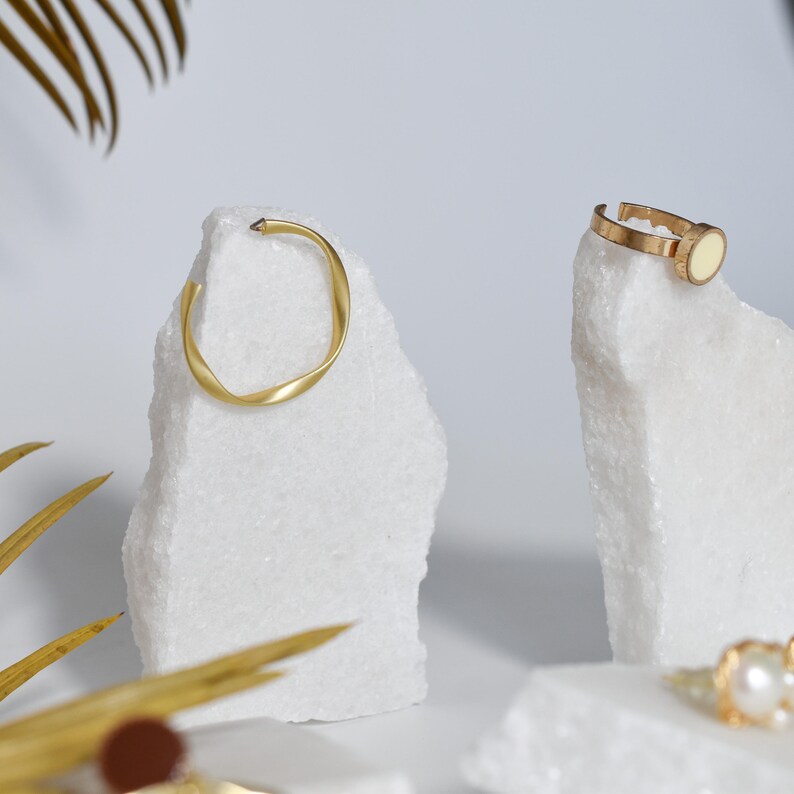 White Dolomite Jewelry Display Set: Sparkly Necklace Stand - Etsy