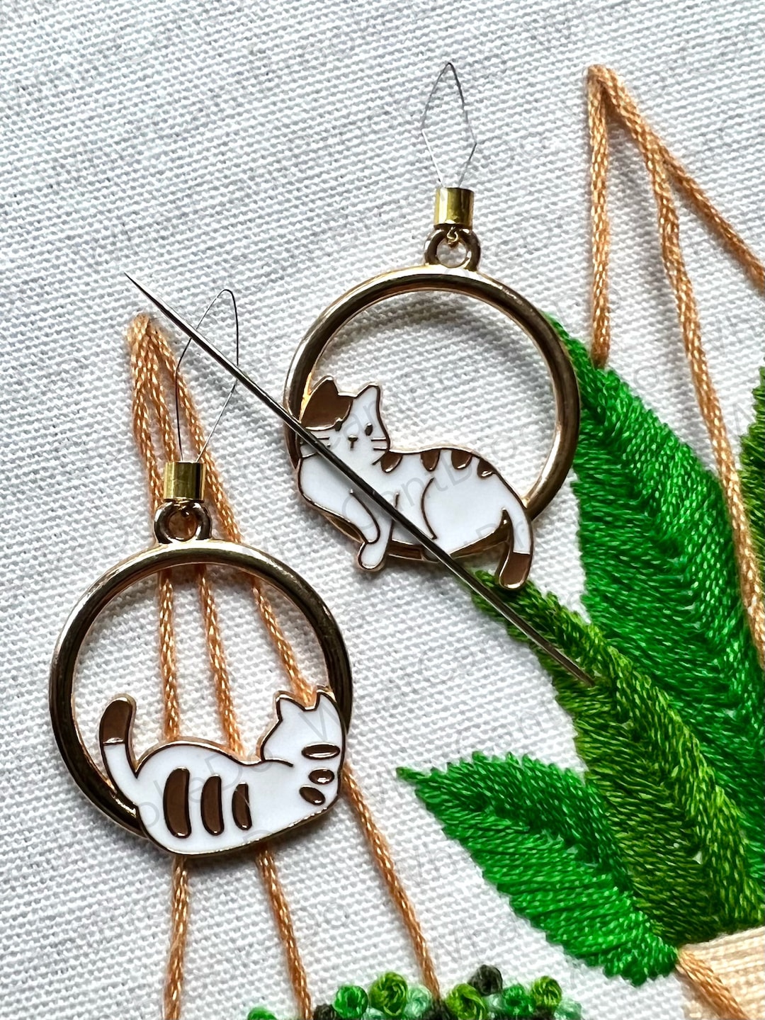 White and Gold Cat Needle Threaders Front and Back View With Option to ...