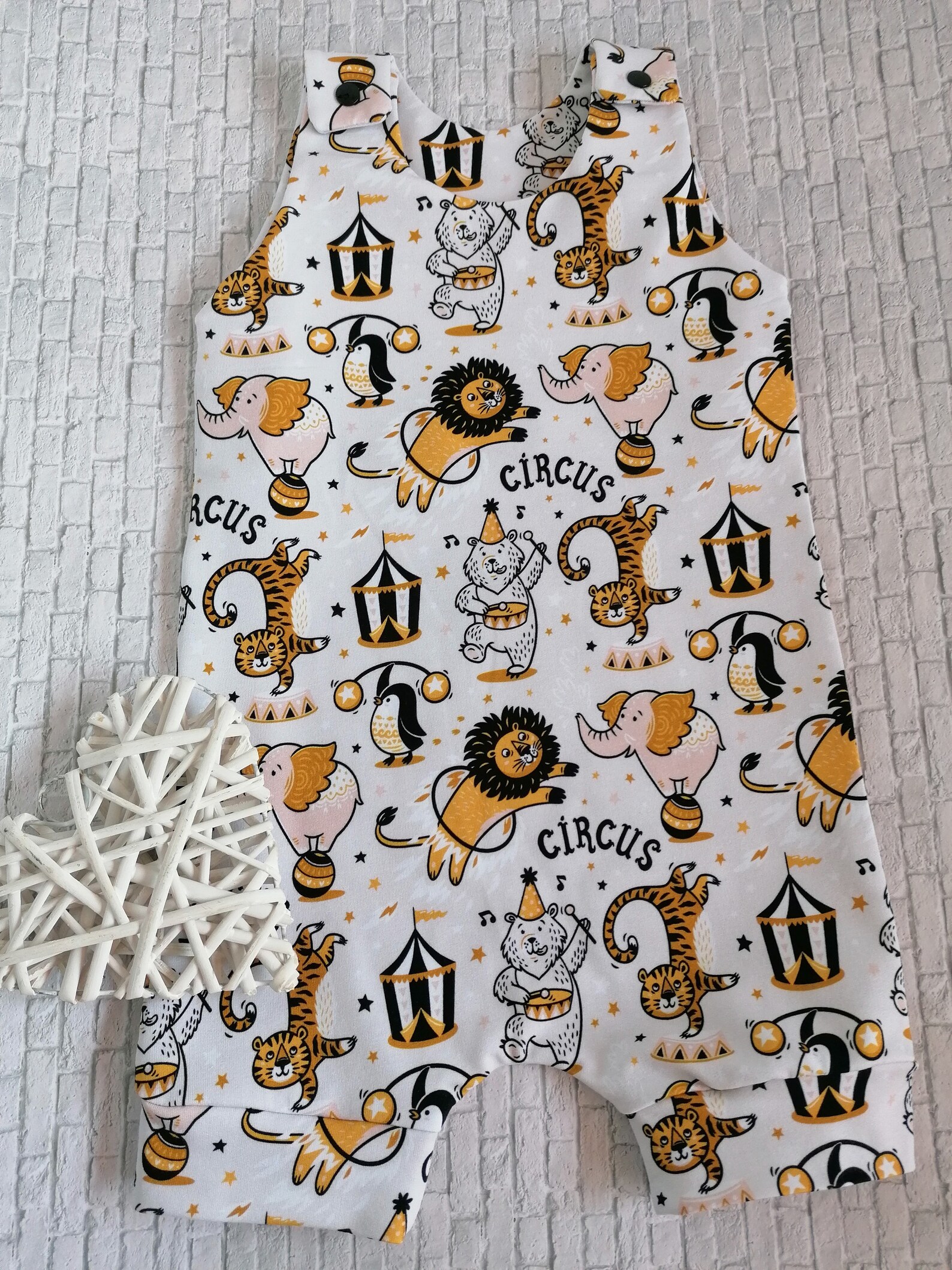 WONDER Short Romper Sewing Pattern and Tutorial PDF Projector - Etsy