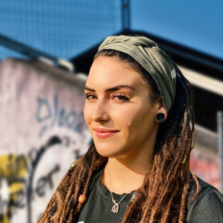 Laura Battin's Instagram, Twitter & Facebook on IDCrawl