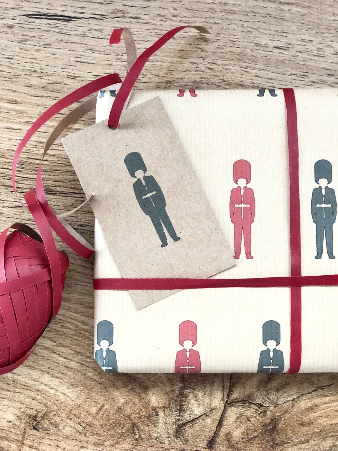 London Palace Guards Wrapping Paper Set: A3 Sheet & Gift Tag - Etsy