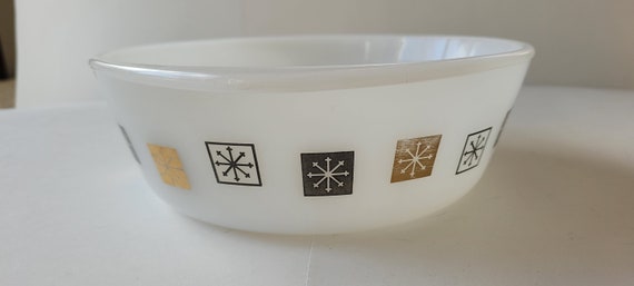 MCM Inland Glass Atomic Covered Casserole Dish 1 12 Qt Home & Living ...