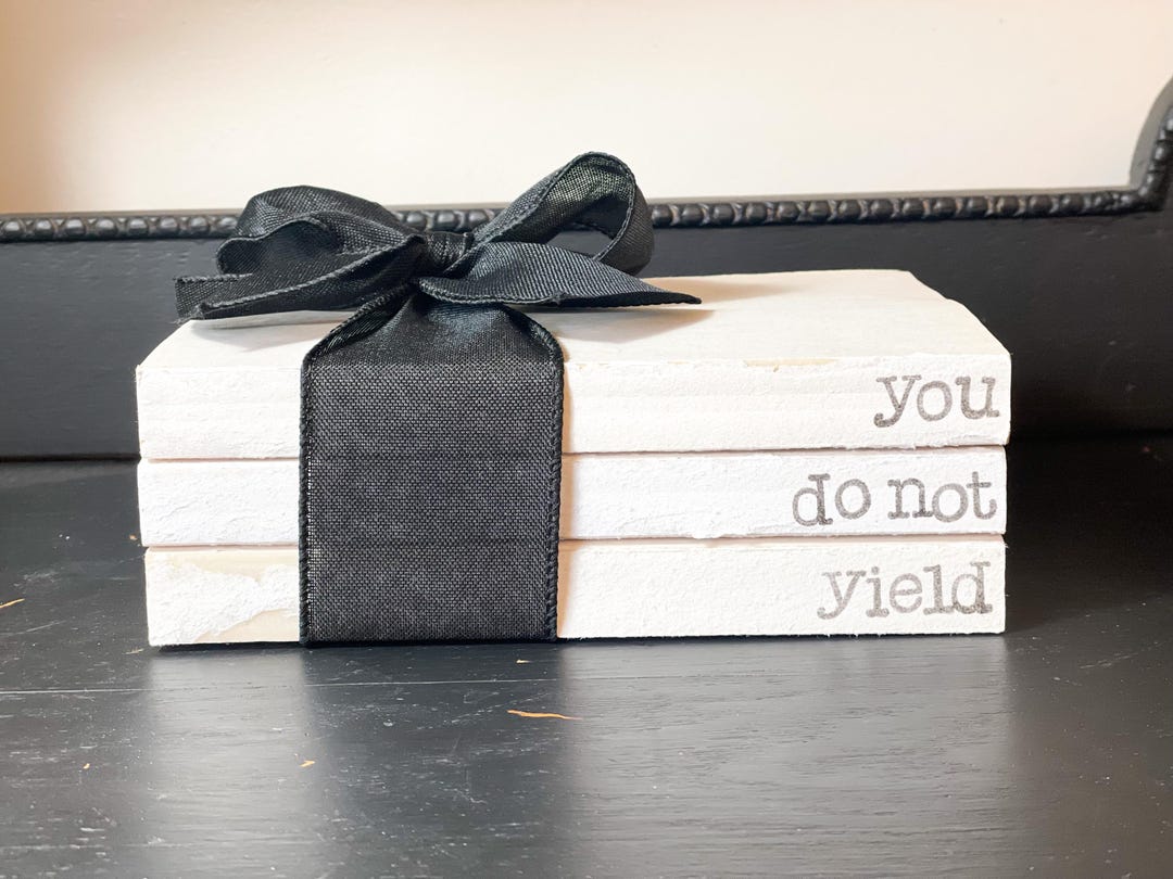 Custom ACOTAR TOG Book Stack / Fourth Wing / A Court of Thorns and ...