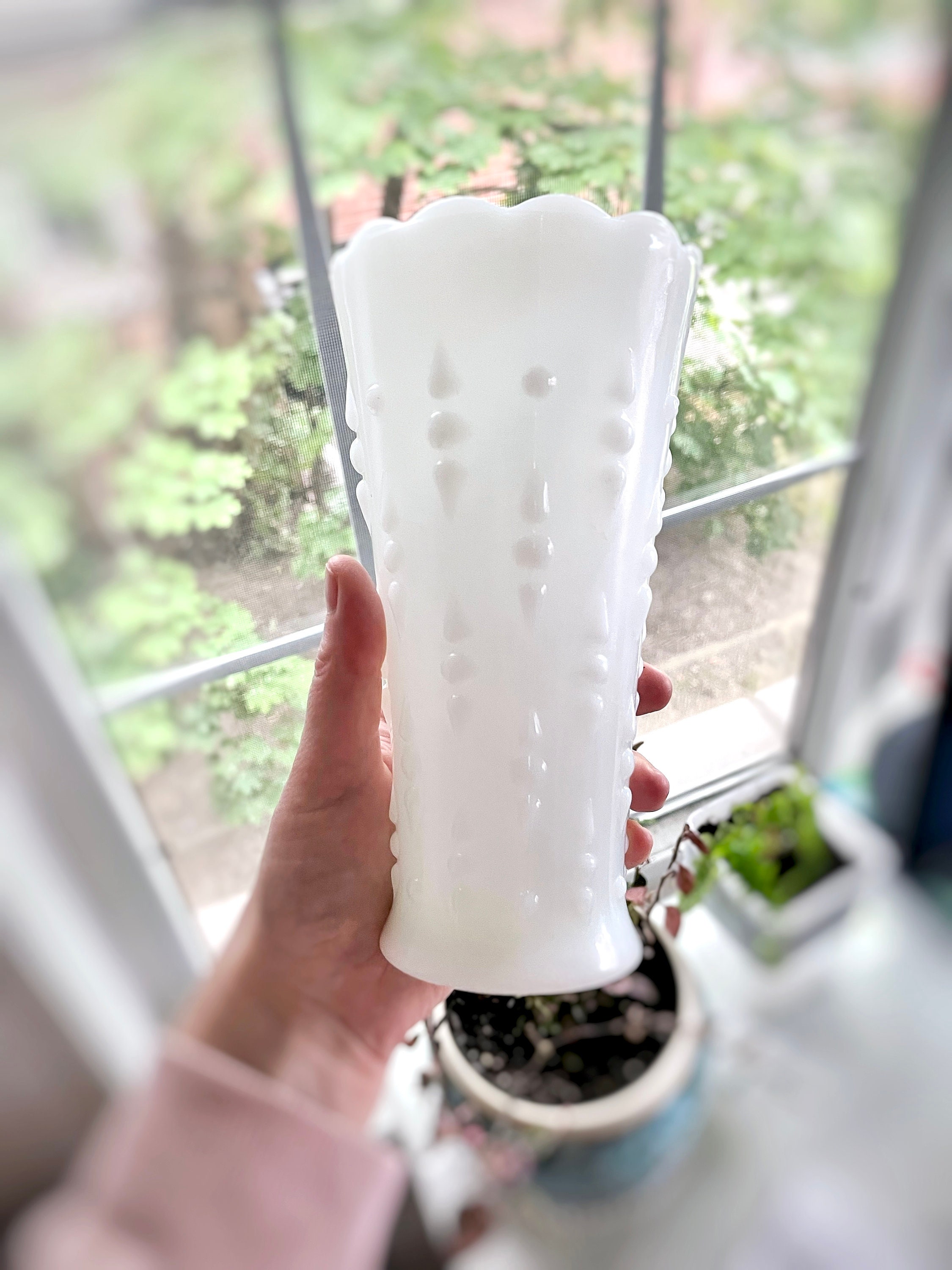 Opaque White Milk Glass Vase With Raised Pattern and Scalloped Top, Vintage Anchor Hocking - Etsy