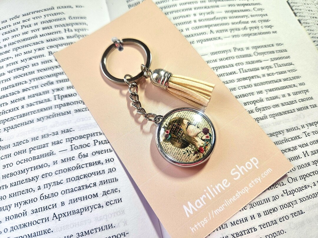 Keychain, Double Side, Keychain for Book Lovers, Just a Girl Who Loves ...
