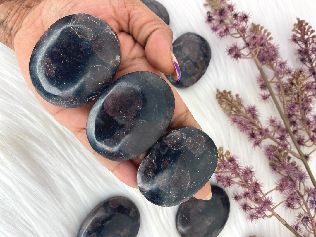 Garnet Arfvedsonite Palm Stone Garnet Palmstone Garnet Worry Stone ...