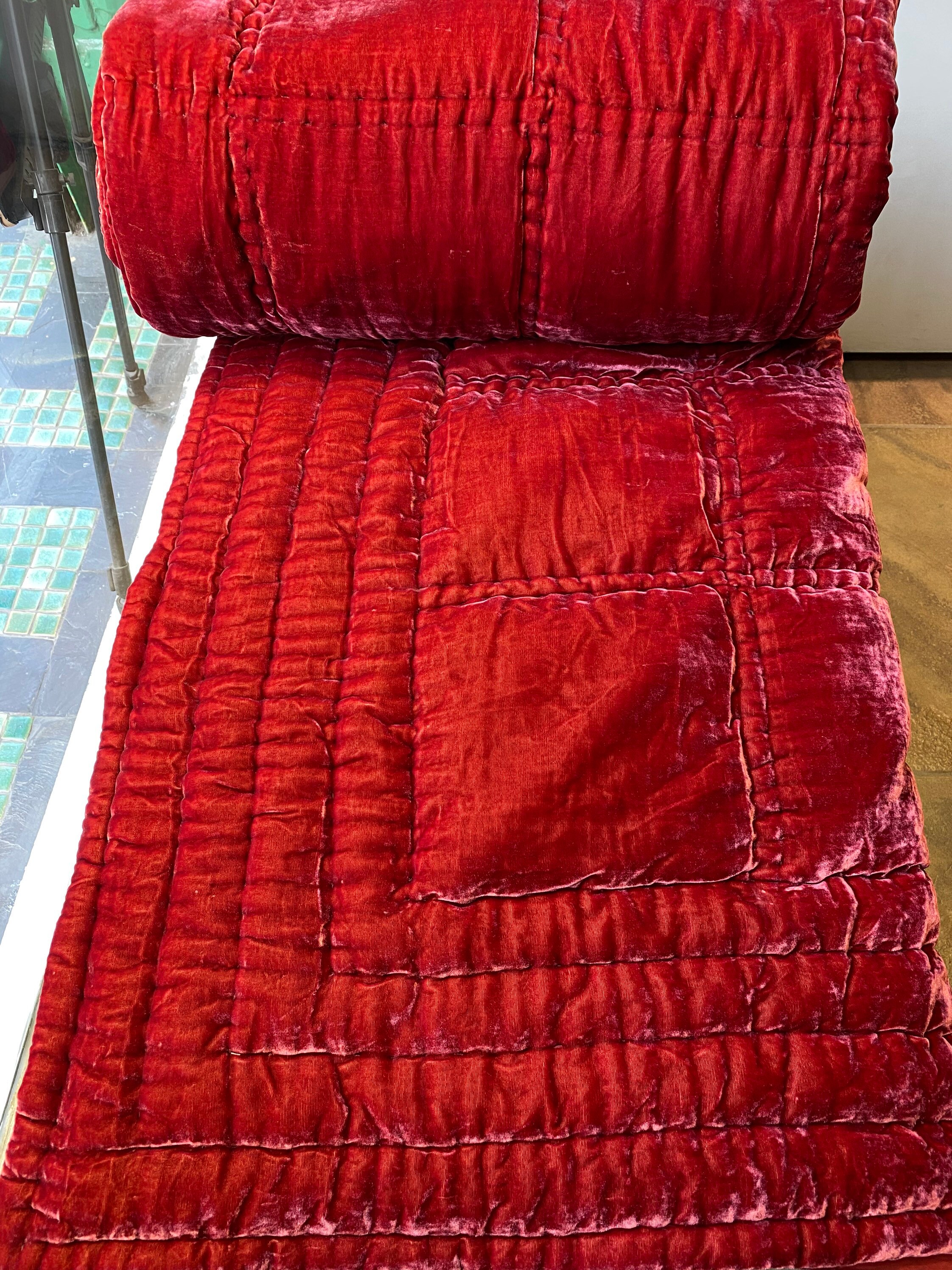 Luxury Silk Velvet Quilted Coverlet, Lightweight Comforter, Soft ...