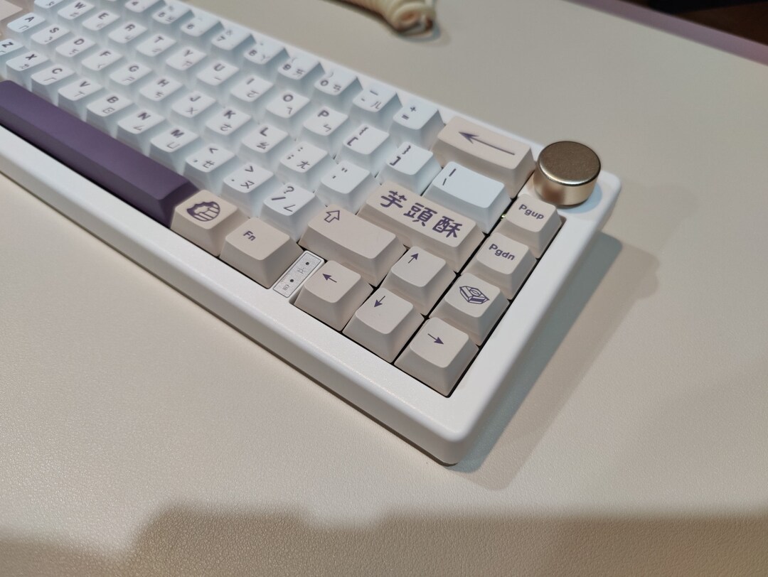 White GMK 67 With Creamy Sound Profile, Yutousu Japenese Cherry Profile ...